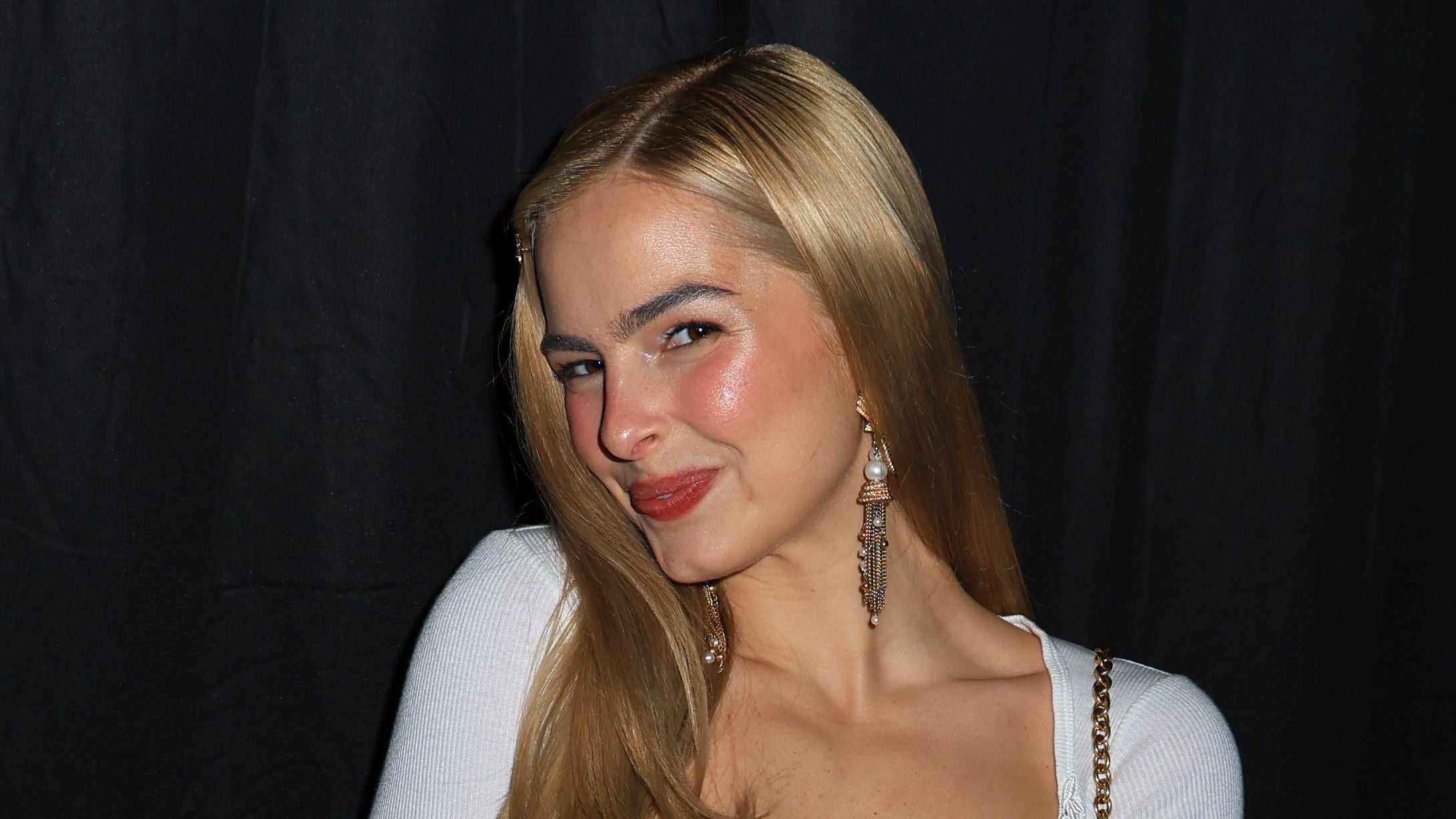 Addison Rae Rocks '00s Britney Vibes in Micro Skirt and Lace Top — Che ...